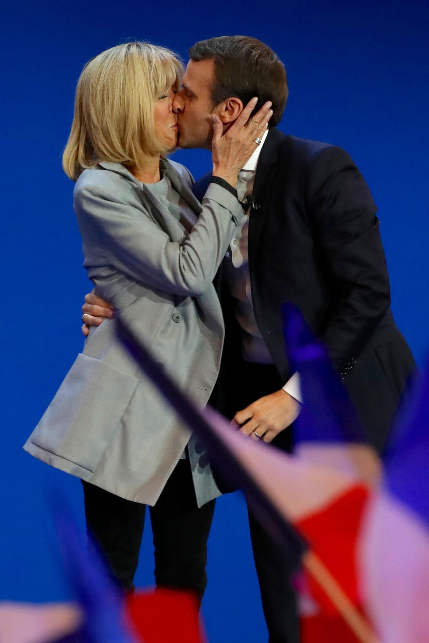 Emmanuel + Brigitte Macron: Die Bilder ihrer ungleichen Liebe | GALA.de