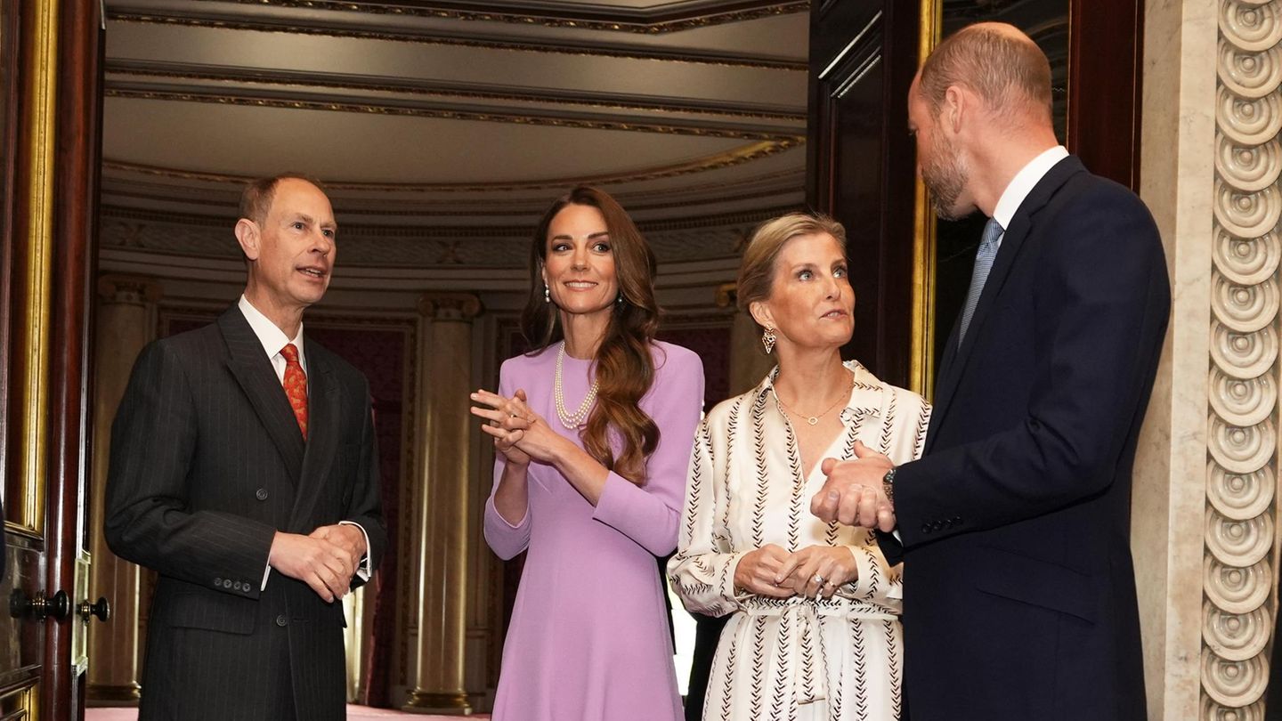 Queen Elizabeth wäre 100 geworden: William und Kate ehren sie | GALA.de