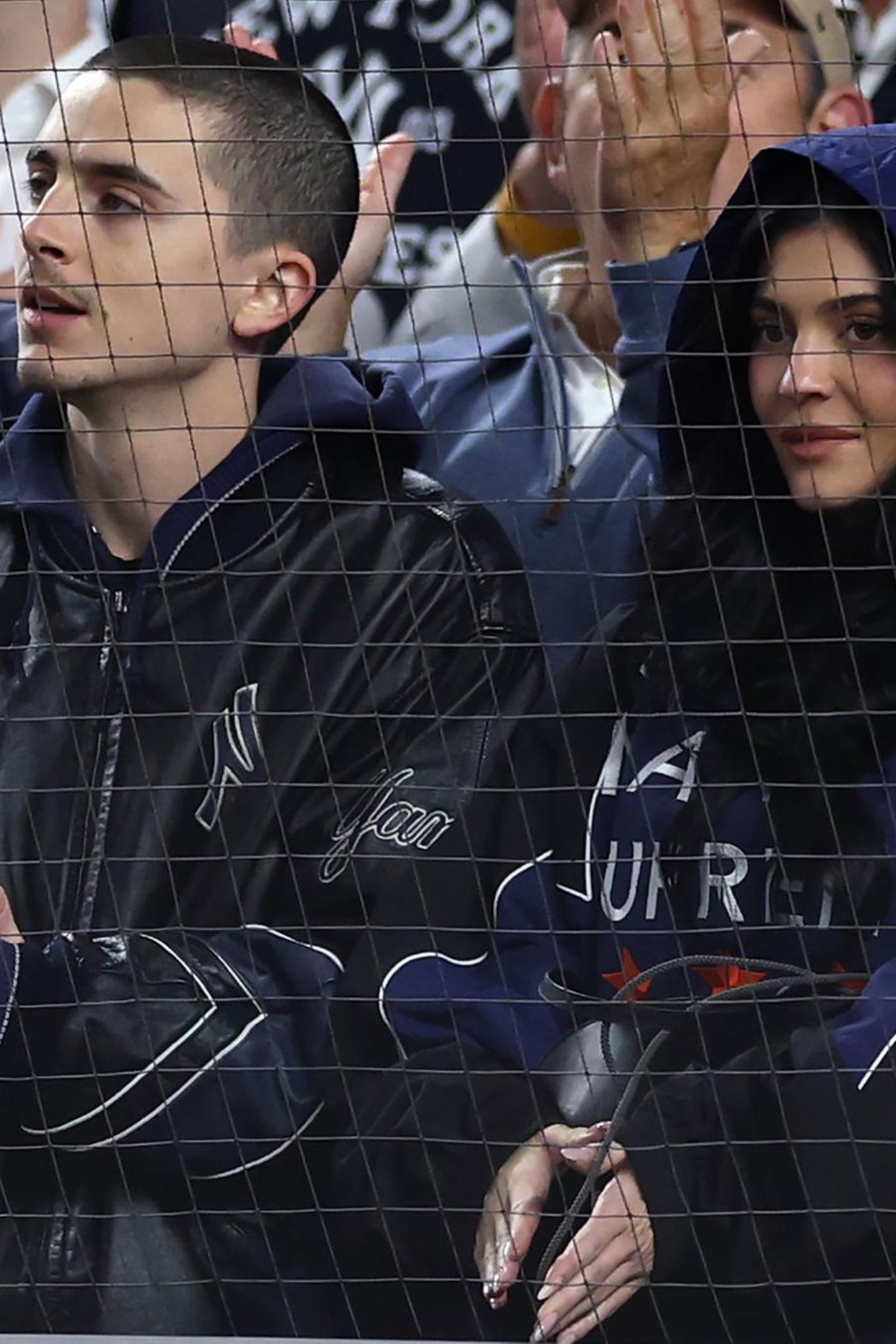 Hailey Bieber und Co.: Diese Stars tragen Merch ihrer Liebsten | GALA.de