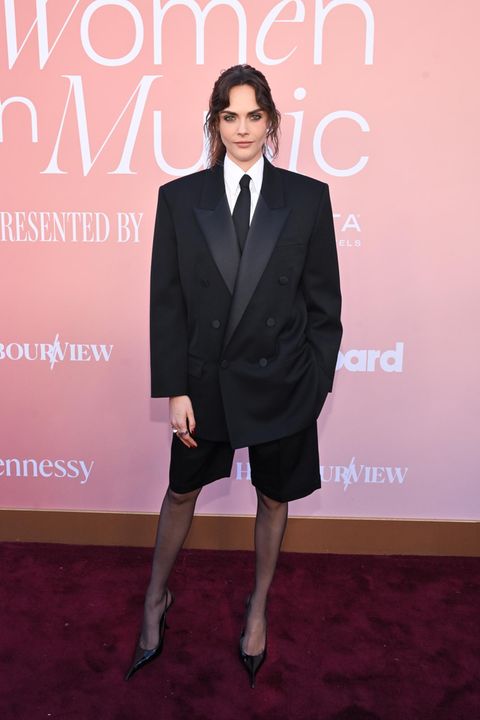 Huch, was ist denn da los? Eric André zieht auf dem Red Carpet blank ...
