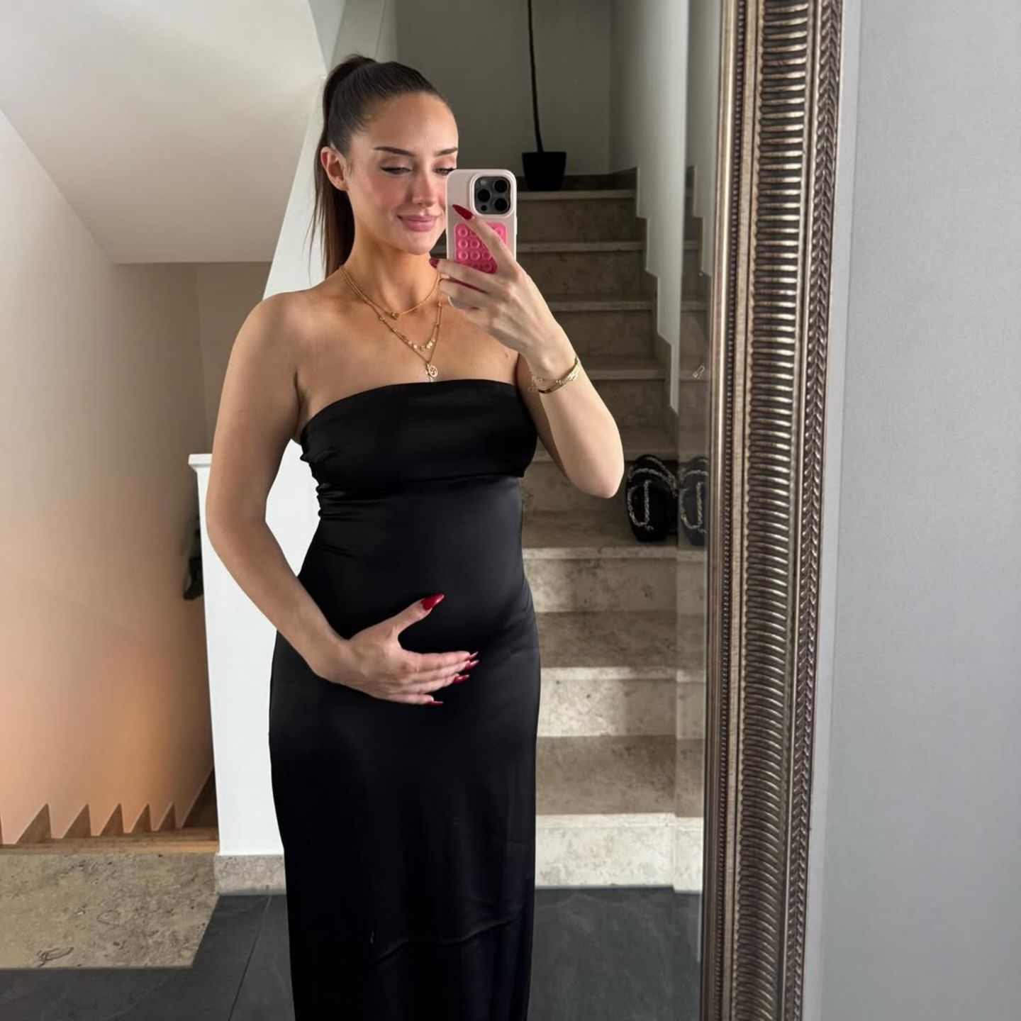 Brianne Howey verkündet am Muttertag ihre zweite Schwangerschaft | GALA.de