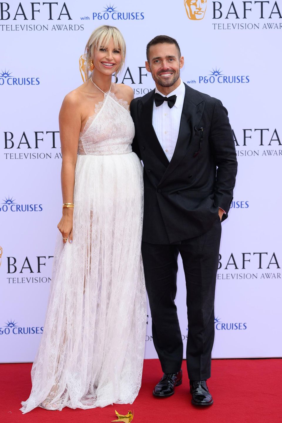 Huch, was ist denn da los? Eric André zieht auf dem Red Carpet blank ...