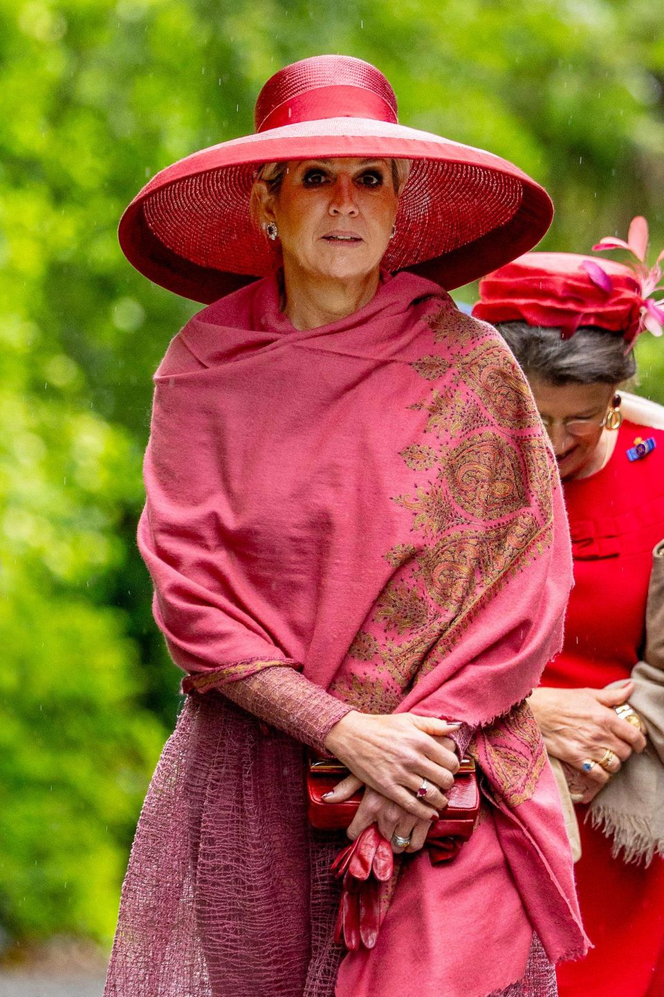 Königin Máxima bringt Fans mit rotem Jumpsuit um den Verstand | GALA.de