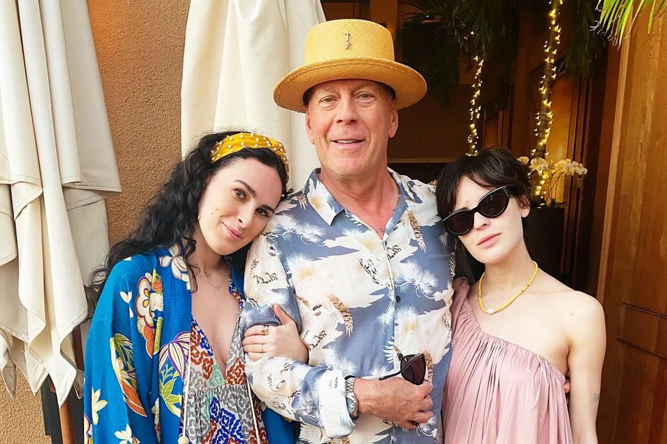 Bruce Willis: Tochter Rumer offenbart Lichtblick im Kampf gegen Demenz ...