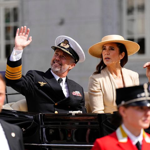 König Frederik + Königin Mary: Sommerreise-Moment zwischen Tränen und ...