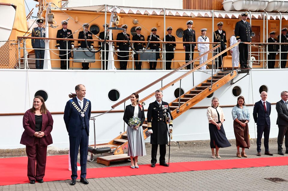 König Frederik + Königin Mary: Leinen los! Ihre Sommerkreuzfahrt in ...