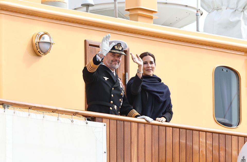 König Frederik + Königin Mary: Leinen los! Ihre Sommerkreuzfahrt in ...
