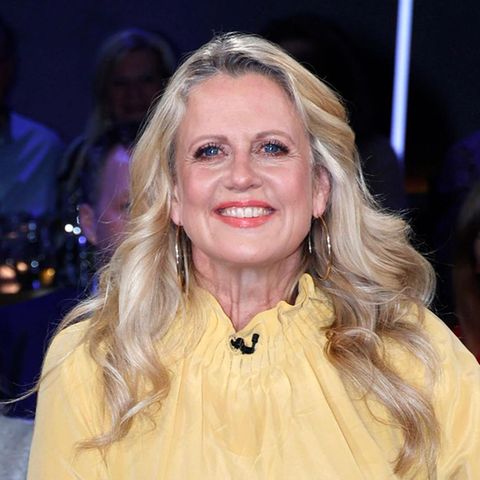 Barbara Schöneberger: Im sexy Spitzenkleid sorgt sie für Gesprächsstoff ...