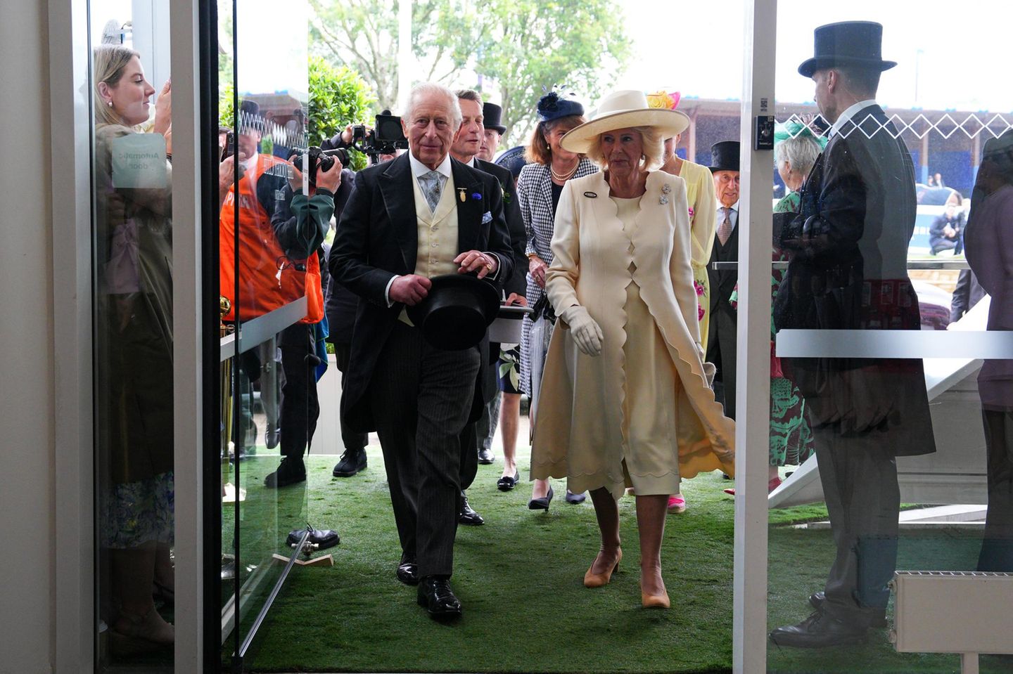 König Charles + Königin Camilla: Terminstress am Tag der royalen ...