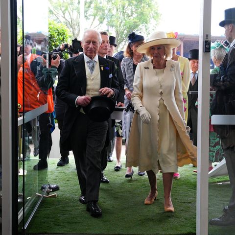 König Felipe + Königin Letizia: Besuch von Papst Leo XIV. in Bildern ...