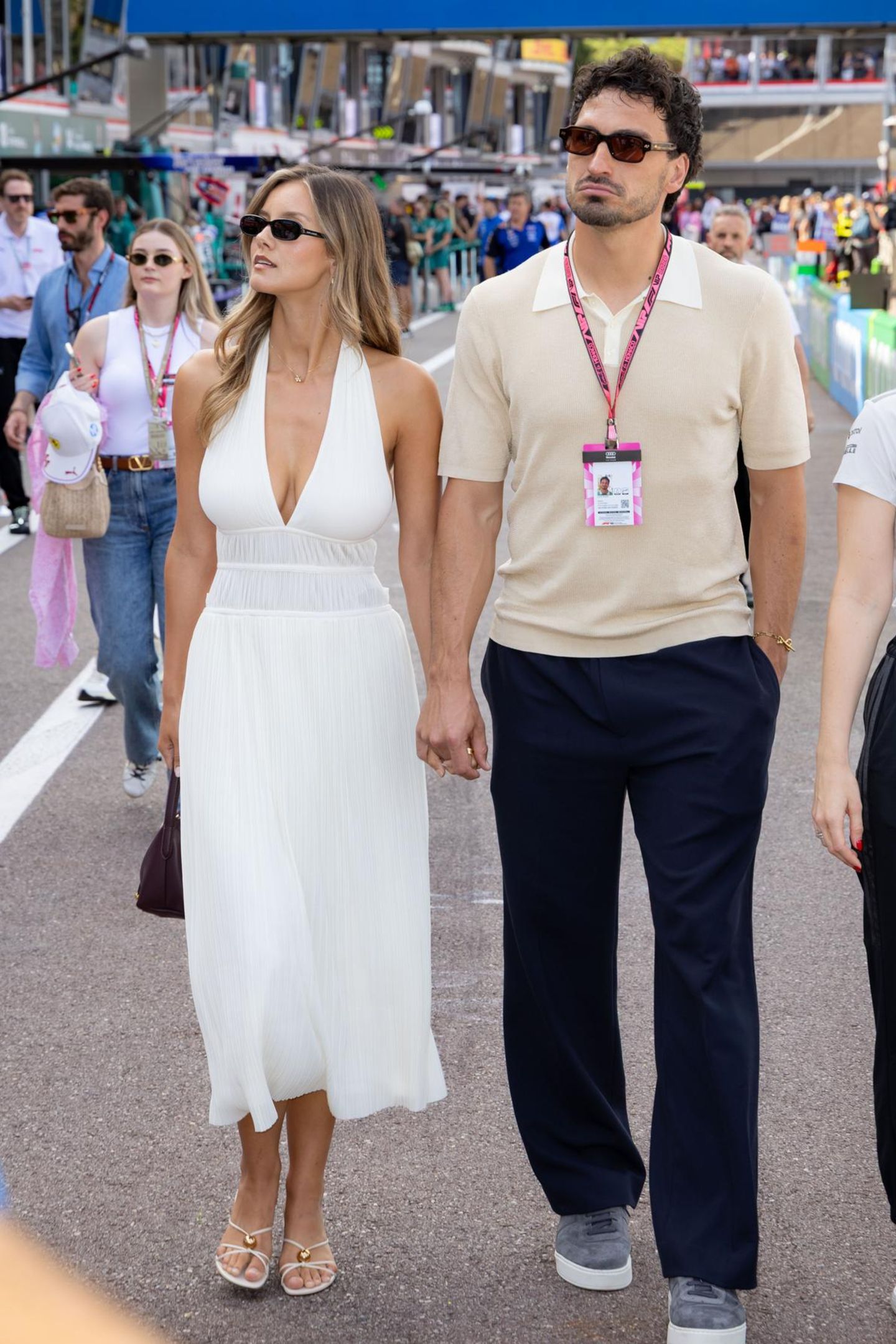 Shania Geiss: Beim Grand Prix trägt sie Schmuck im Wert eines ...
