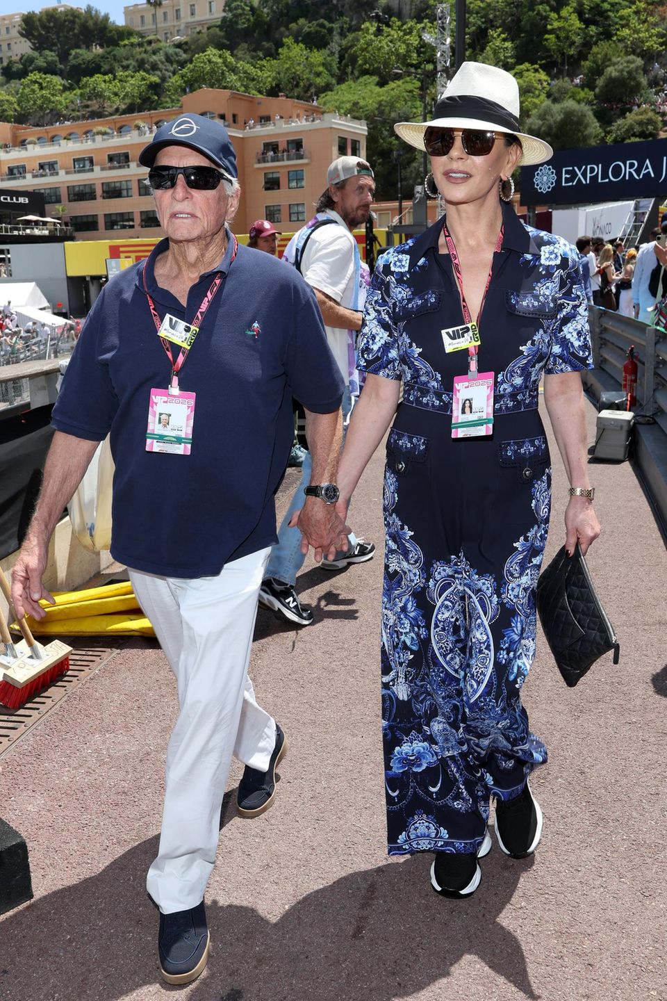 Shania Geiss: Beim Grand Prix trägt sie Schmuck im Wert eines ...