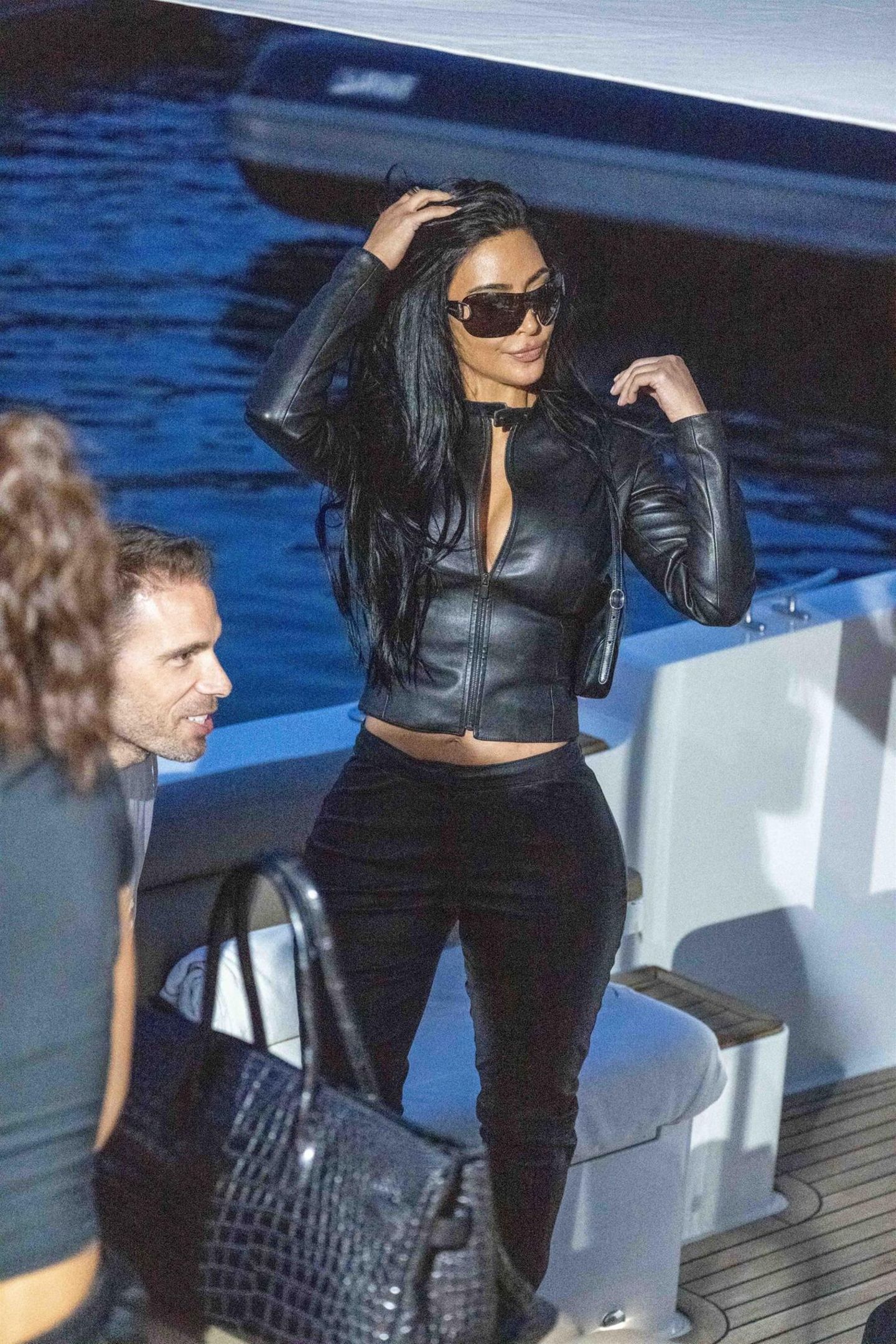 Kim Kardashian: Sexy in Leder macht sie jedem Grid Girl Konkurrenz ...