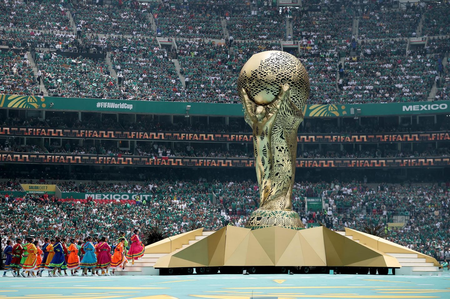 WM 2026: Shakira sorgt bei Eröffnung in Mexiko City für Partystimmung ...