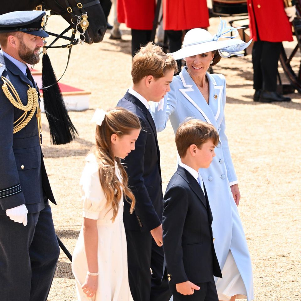 Prinz Edward: Der 90-jährige Royal bricht bei Trooping the Colour ...