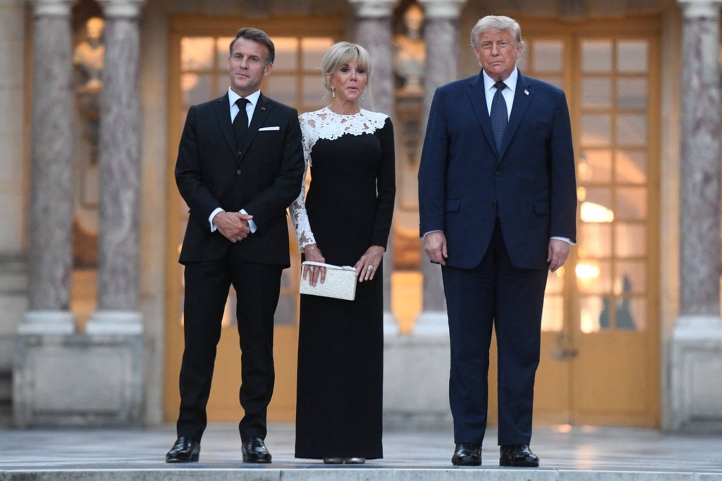 Eleganter Empfang für Trump: Brigitte Macron zieht die Blicke auf sich ...