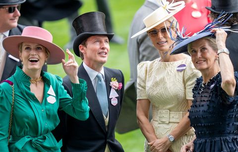 Glanz, Glamour + Galopp: Herzogin Sophies Sohn James debütiert bei ...