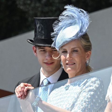 Glanz, Glamour + Galopp: Herzogin Sophies Sohn James debütiert bei ...