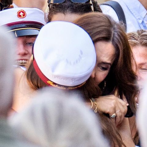 Prinzessin Isabella: Vor Abschied in ihr neues Leben – innige Umarmung ...