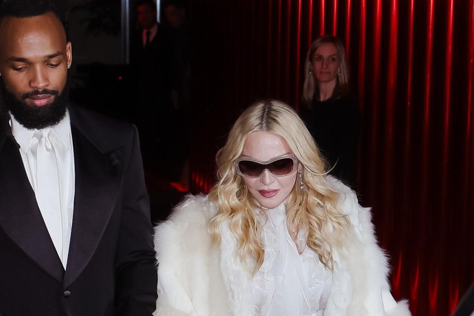 Madonna Sängerin Feiert Geburtstag Auf Korfu Doch Eine Person Fehlt